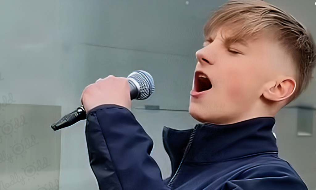 Street teen stops traffic with his haunting ‘Heartbreak Hotel’ | All ...